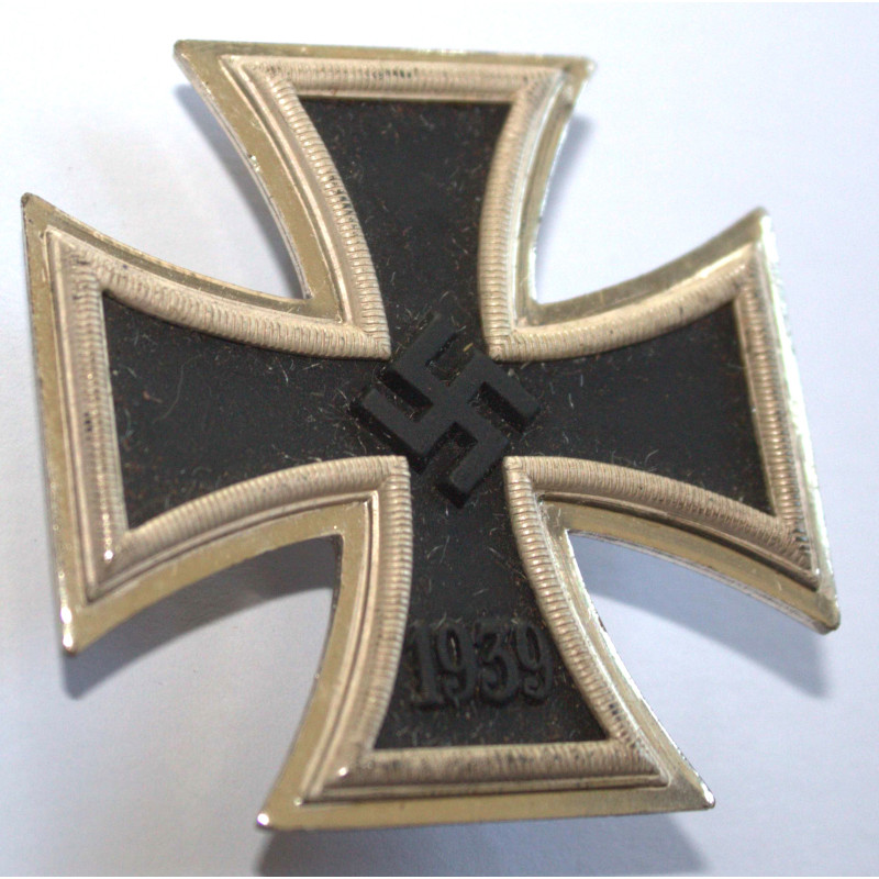 WW2 German Iron Cross 1st Class Cased Maker 20