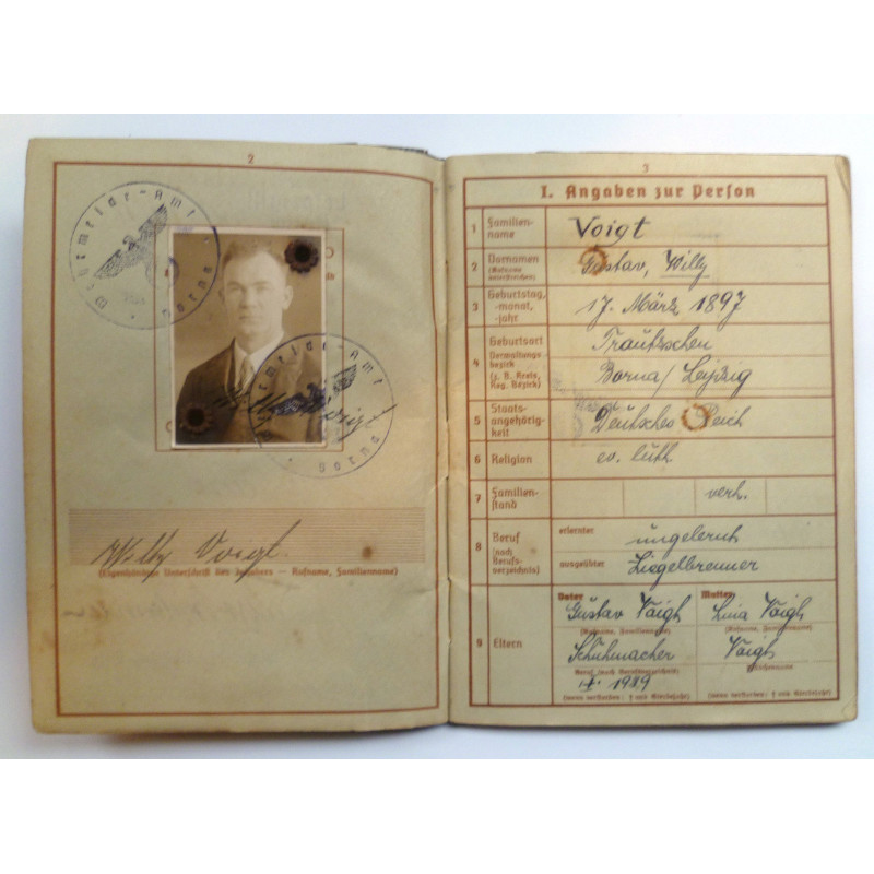 WW2 German Wehrpass To Heer Willy Voigt - Third Reich Insignia