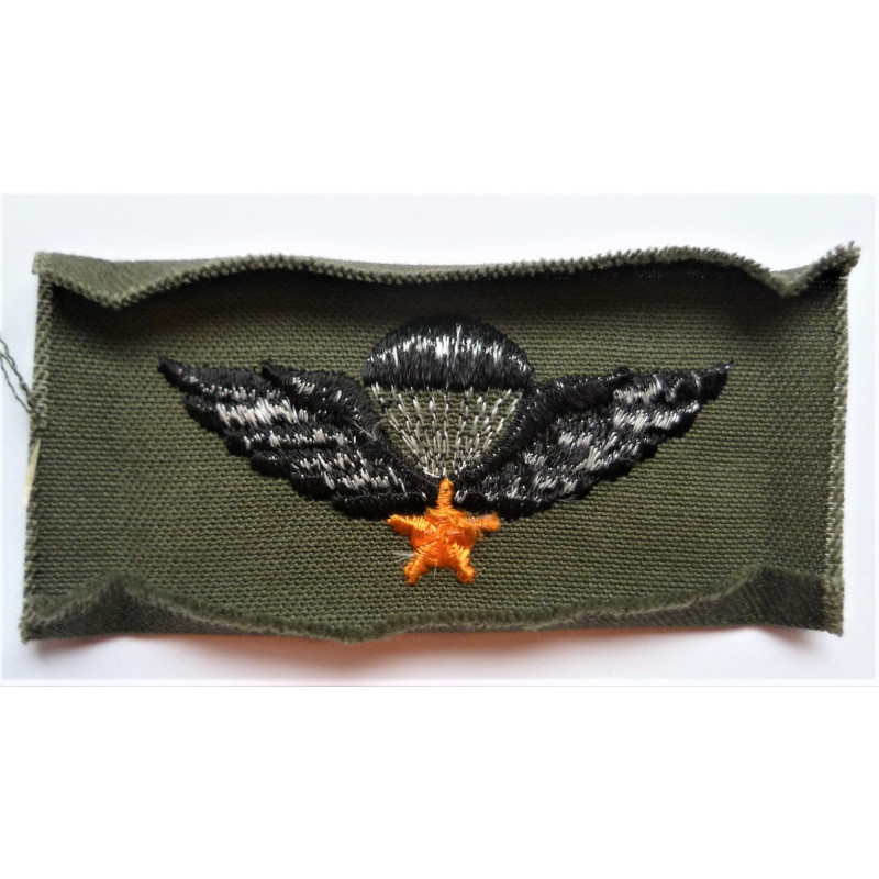 South Vietnam Paratrooper Cloth Badge Airborne Vietnam War insignia.