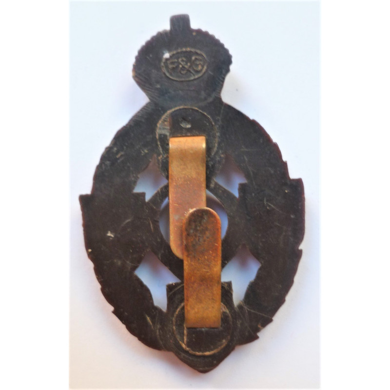WW2 Royal Electrical Mechanical Engineers Plastic Economy Cap Badge